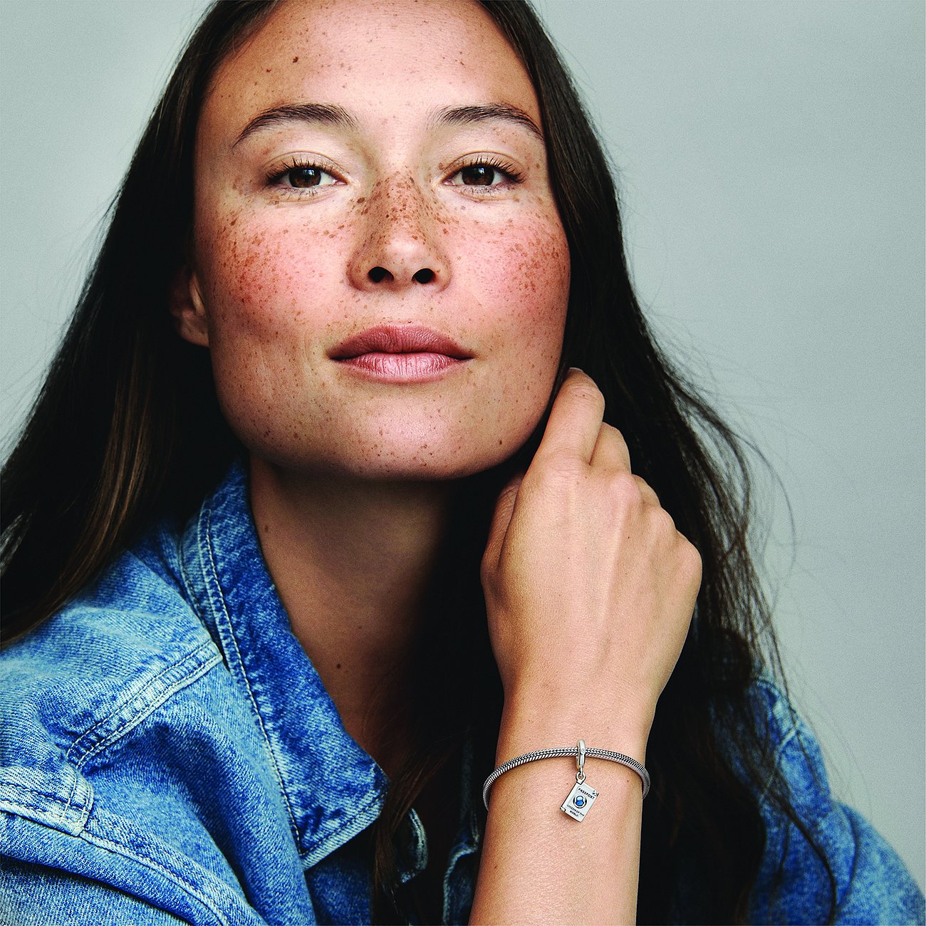 Pandora Aufklappbarer Reisepass Charm-Anhänger Moments 792680C01